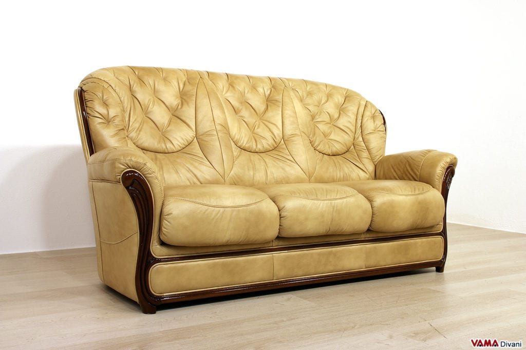 Divano Strass con base in legno e balza plissettata - VAMA