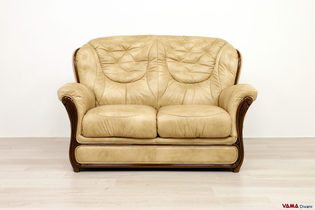 Divano Strass con base in legno e balza plissettata - VAMA