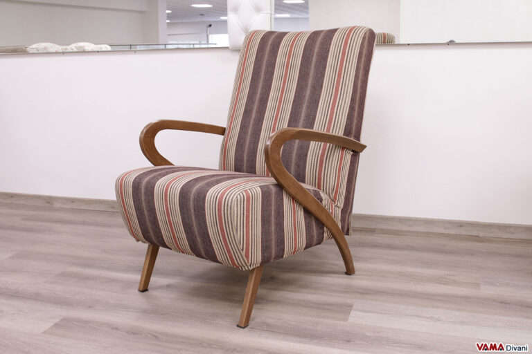 Poltrona anni 50 e 60 con braccioli in legno modello Iris - VAMA