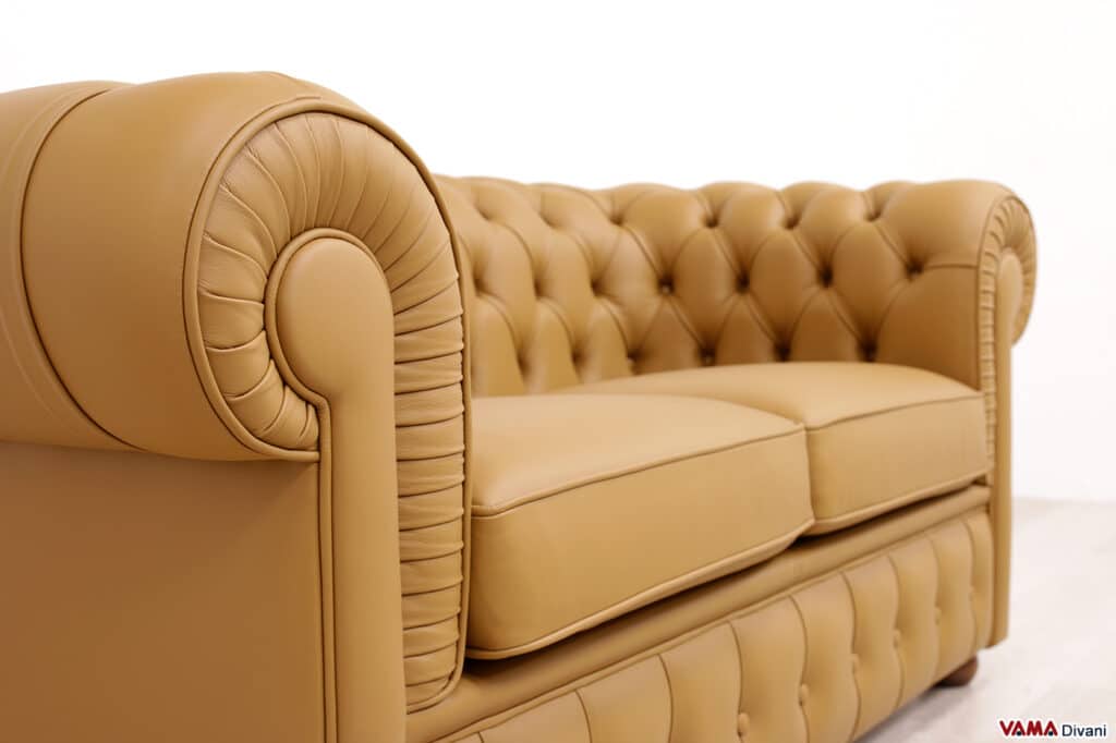 Divano Chesterfield 2 posti pelle cuoio miele - VAMA Divani